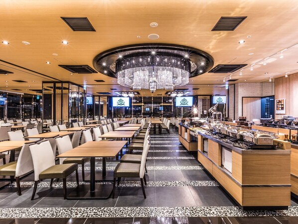 Café da manhã, almoço e jantar; culinária japonesa 