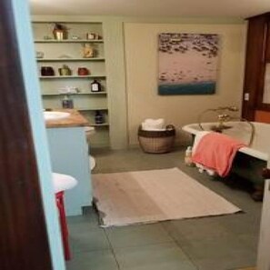 Loft Empresarial, várias camas, vista para o parque, no rés do chão | Casa de banho | Uma banheira, um secador de cabelo, toalhas fornecidas, sabão 