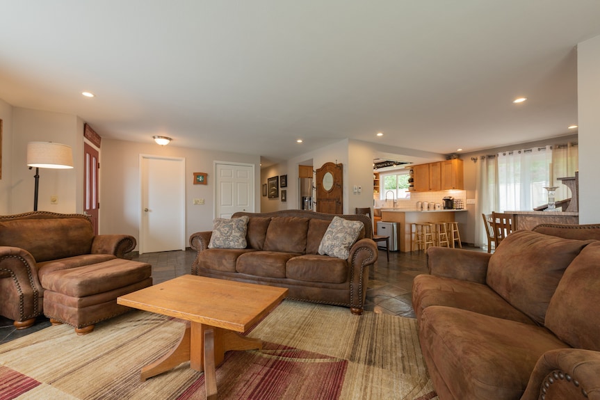 田舎の家、町からわずか数分 - ポート・アンジェルス, WA