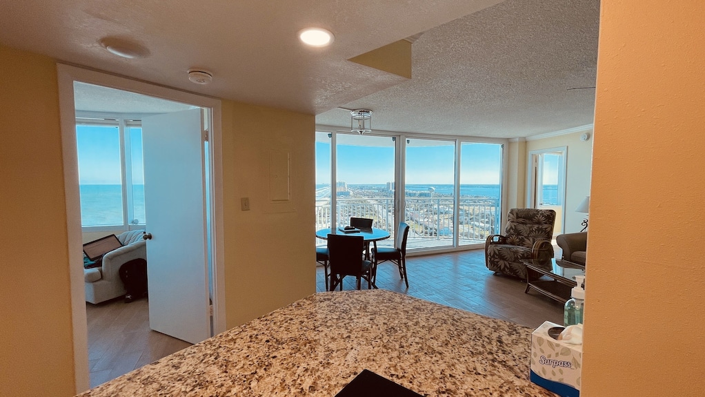 Spectaculaire Vue Sur L'océan Et Bright Beach Condo, 2br / 2bath, Le Meilleur Sur Les Shores - Daytona Beach Shores, FL