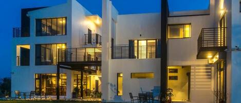 Quarto Duplo Deluxe | Cortinas/cortinados opacos, Wi-fi grátis, roupa de cama fornecida