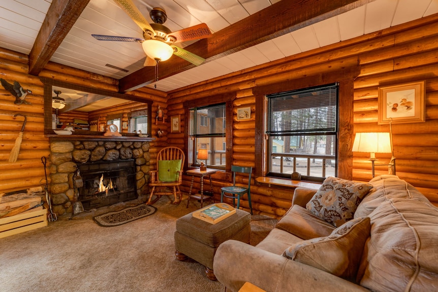 Bear Lake Hideaway: Two Story Log Cabin W Fireplace & Hot Tub. Walk To The Lake! - Big Bear Lake, CA
