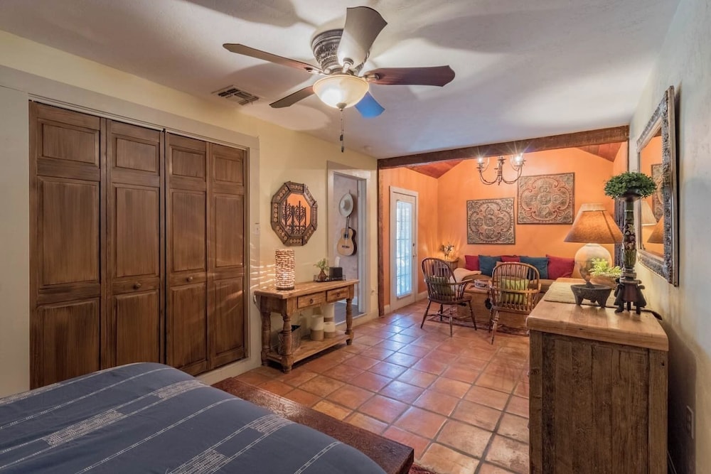 Charming Mexico-style Casita - Comfort, TX