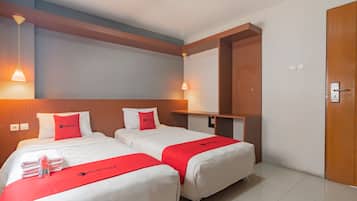 Quarto Twin | Secretária, Wi-fi grátis, roupa de cama fornecida