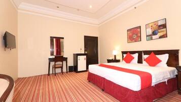 1 quarto, escrivaninha, cortinas blackout, ferros/tábuas de passar roupa