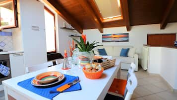 Apartamento, 2 quartos | Sala de estar | Smart TV, Netflix, filmes em estreia, filmes pagos