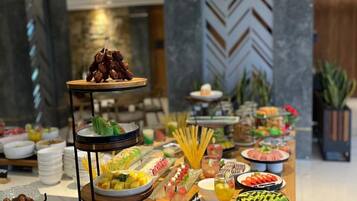 Café da manhã com buffet todos os dias (IDR 90000 por pessoa)