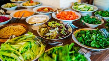 Pequeno-almoço tipo buffet diário incluído