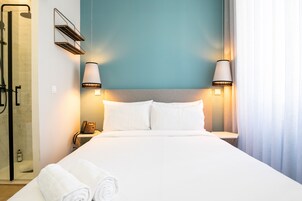 Quarto Económico | Cofre com capacidade para portátil, cortinas/cortinados opacos 
