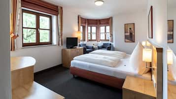 Quarto Duplo, 1 cama de casal | Comodidade do quarto