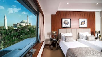 Quarto Superior, Vista para a cidade | Minibar, cofre com capacidade para portátil, secretária