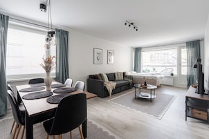 Apartamento Cidade, varanda, Vista para a cidade | Sala de estar | Televisor LED