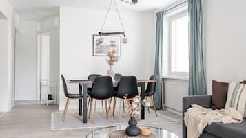 Apartamento urbano, sacada, vista para a cidade | Individualmente decorados, individualmente mobiliados