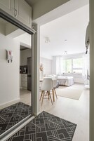 Apartamento Superior, Vista para a cidade | Com decoração personalizada, com mobília individualizada, secretária 