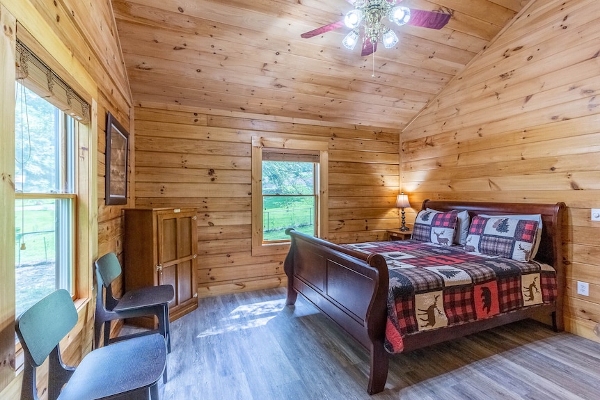 Motorcycle Friendly - Gas Fireplace - Covered Porch - Great Smoky Mountains National Park