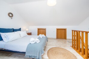 Apartamento, 2 quartos | 2 quartos, escrivaninha, espaço de trabalho para notebook