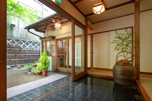 Entrada (vista interior)