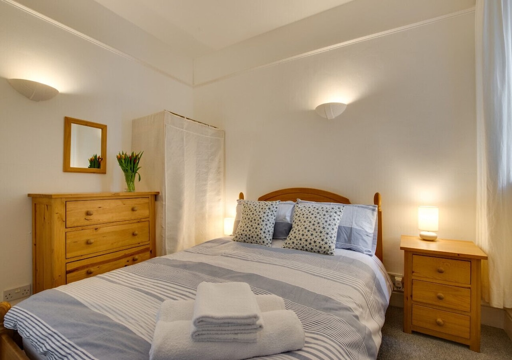 Flat 2, 7 Barnoon Terrace - Porthmeor Beach