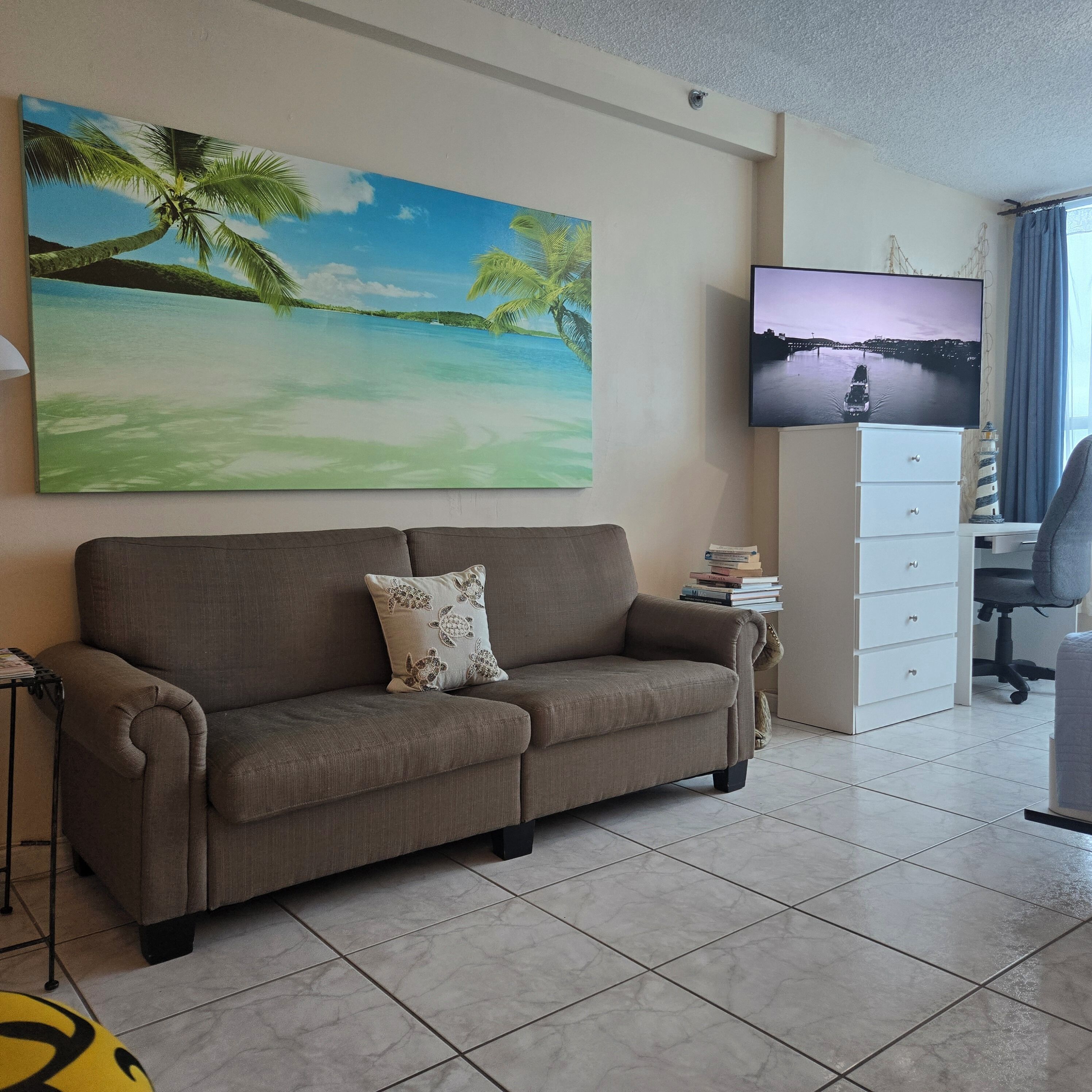 Amazing Bchfrnt Unit With Pool,tikki Bar, Free Parkng, Wi-fi, Gym & Tennis Court - Miami Beach, FL