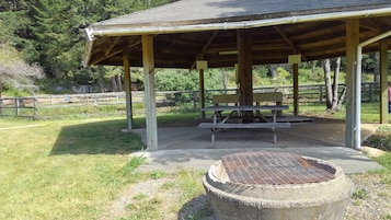 Área para churrascos e piqueniques