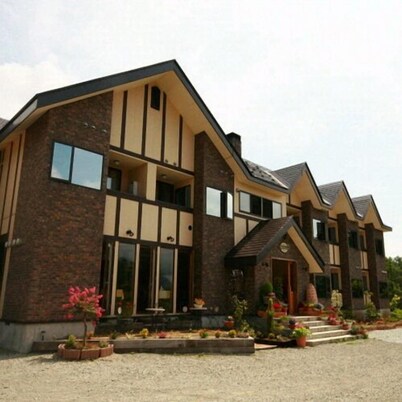 Lake Side inn Beehive