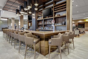 2 bares/lounges 