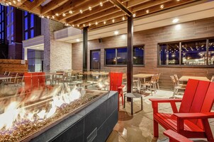 Almoços e jantares servidos, incluindo cozinha americana 