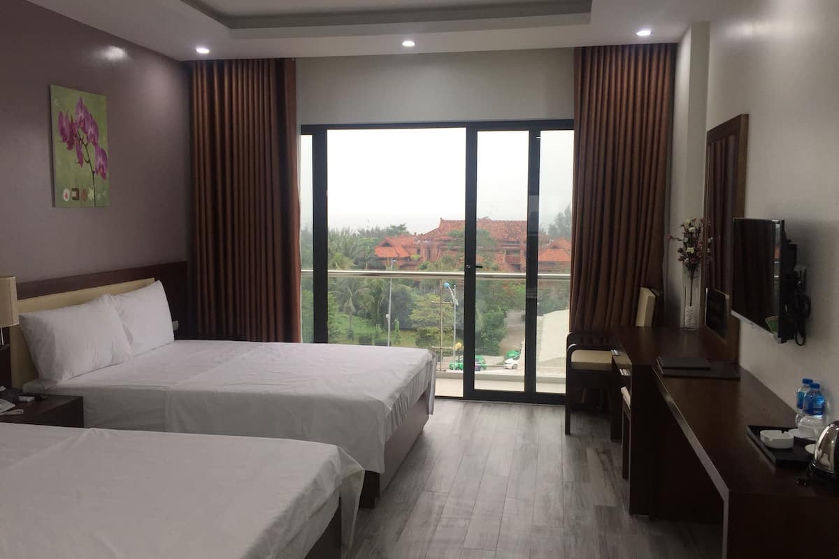 Quarto luxo, 2 camas de casal | Frigobar, escrivaninha, Wi-Fi de cortesia, roupa de cama