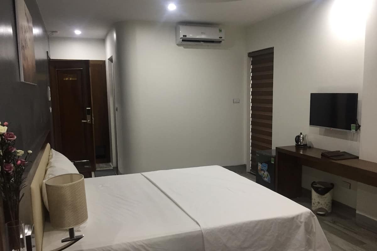 Frigobar, escrivaninha, Wi-Fi de cortesia, roupa de cama