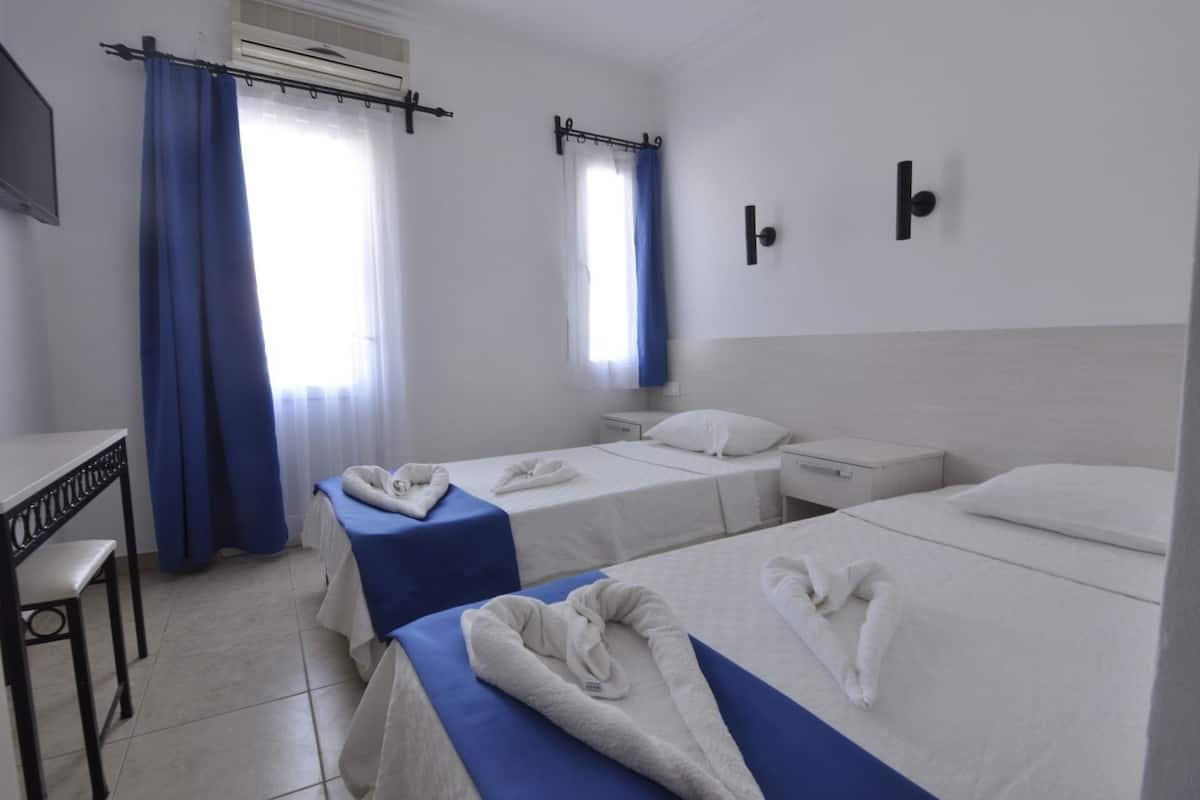 Quarto Triplo Standard | 1 quarto, cofre no quarto, secretária, quartos insonorizados