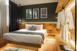 Minibar, cofre no quarto, secretária