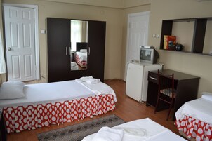 Quarto duplo standard | Escrivaninha, quartos à prova de som, Wi-Fi de cortesia, roupa de cama