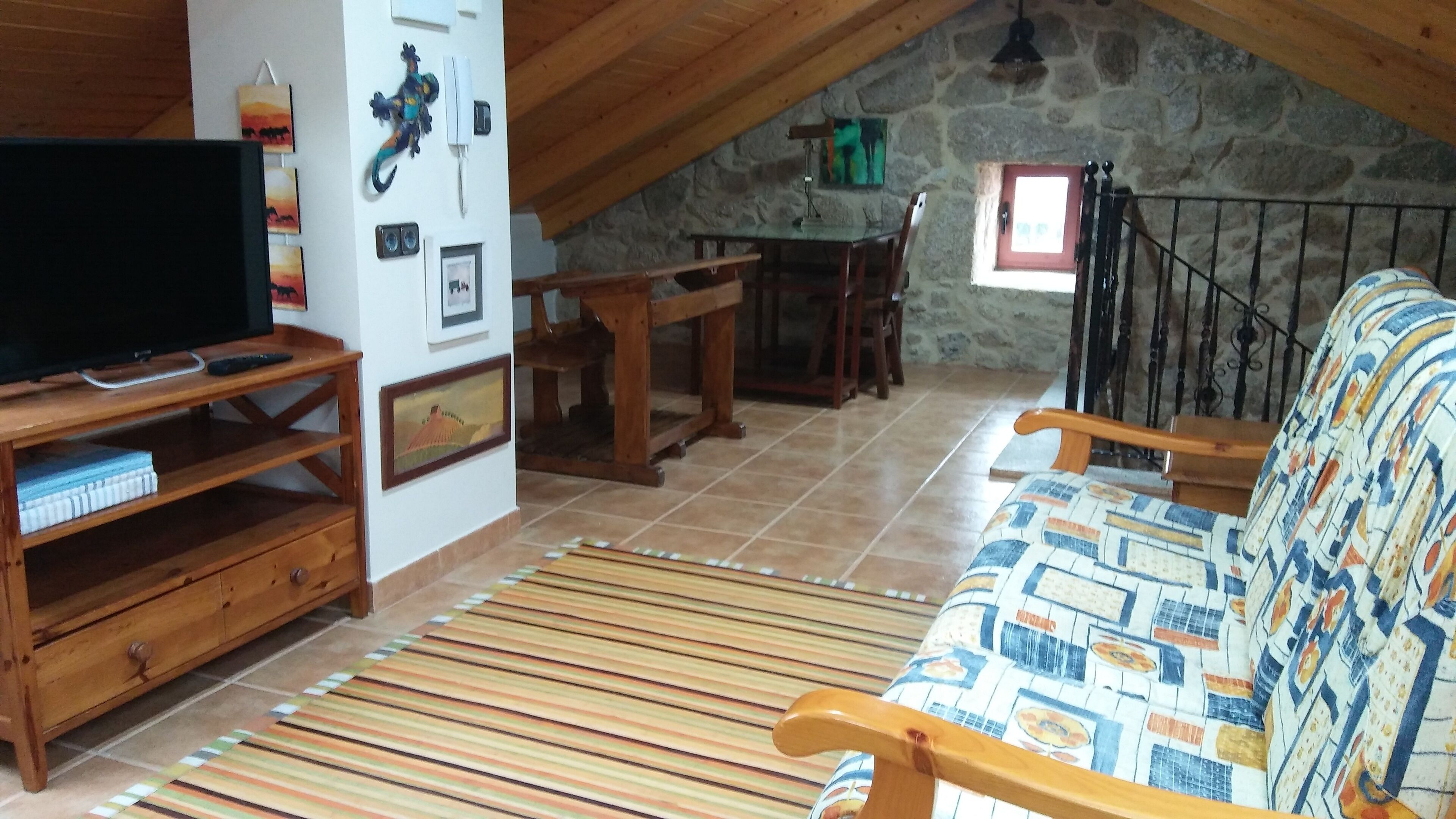 Preciosa Casa Con Porche Y Jardín A 5' En Coche De La Playa Y La Montaña. - Cangas