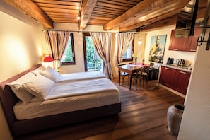 Quarto Clássico com Cama de Casal, vista para a montanha | Minibar, cortinas/cortinados opacos, Wi-fi grátis 