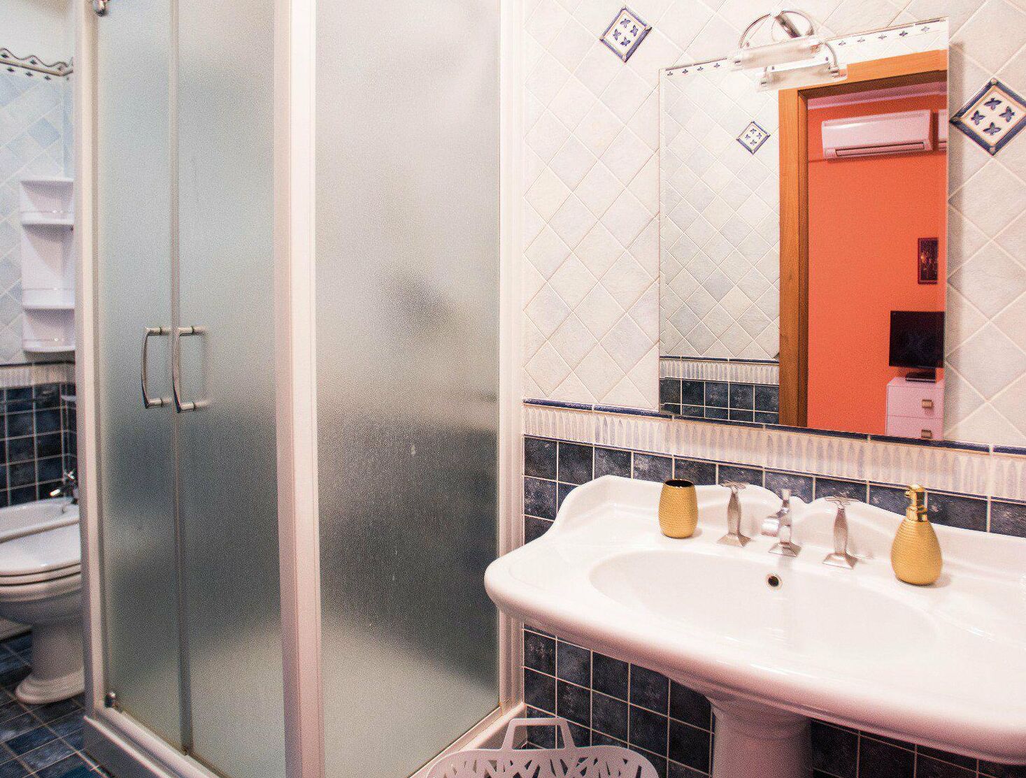 Quarto casal (Louis) | Banheiro | Chuveiro, chuveiro com efeito de chuva, produtos de toalete grátis 