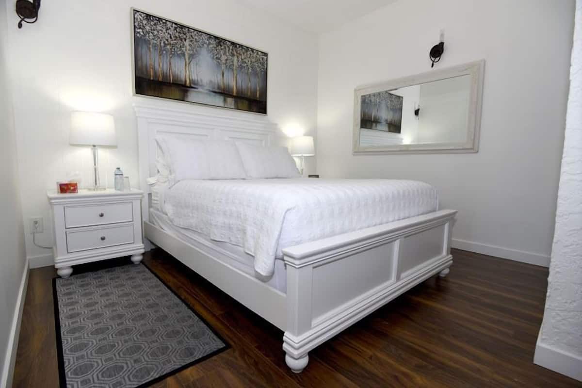 Suíte, vista para o jardim (Hampshire Suite) | Escrivaninha, quartos à prova de som, Wi-Fi de cortesia, roupa de cama
