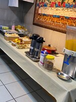 Café da manhã com buffet grátis todos os dias