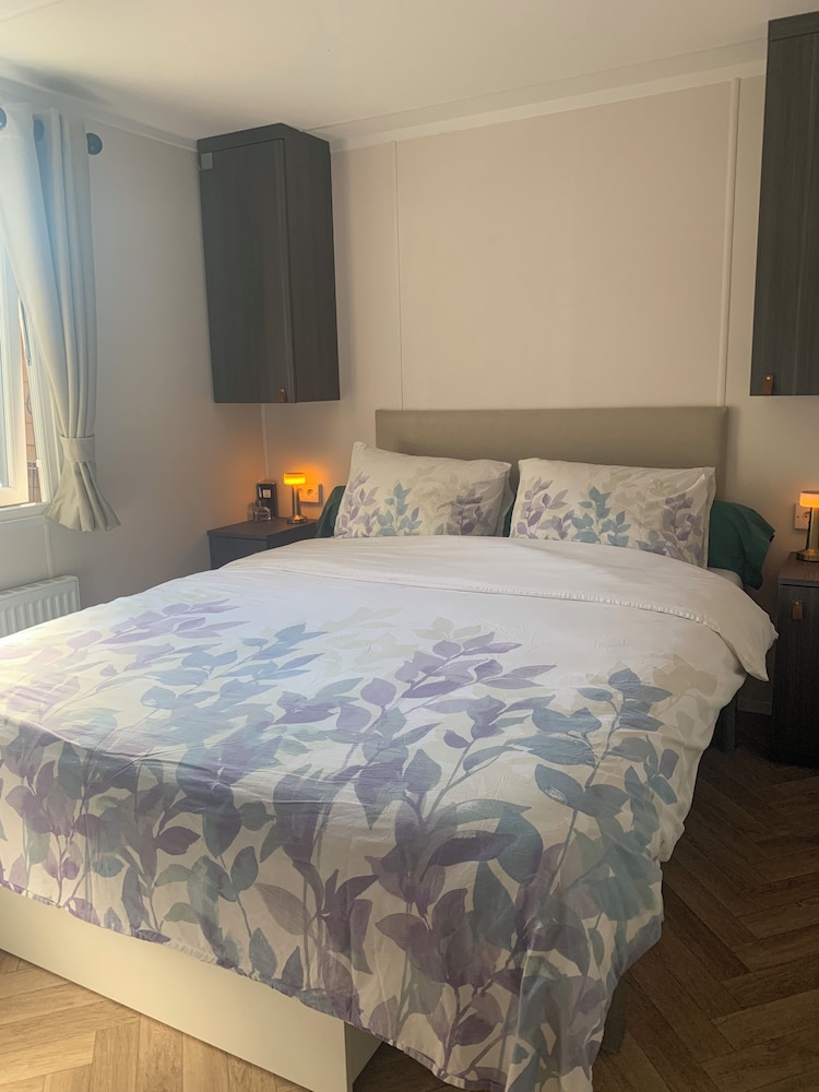 Smoke-free Chalet On The Edge Of Recreation Park 'T Veluws Hof, Dogs Welcome. - Arnhem