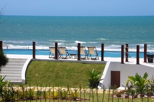 2 piscinas externas, guarda-sóis, espreguiçadeiras