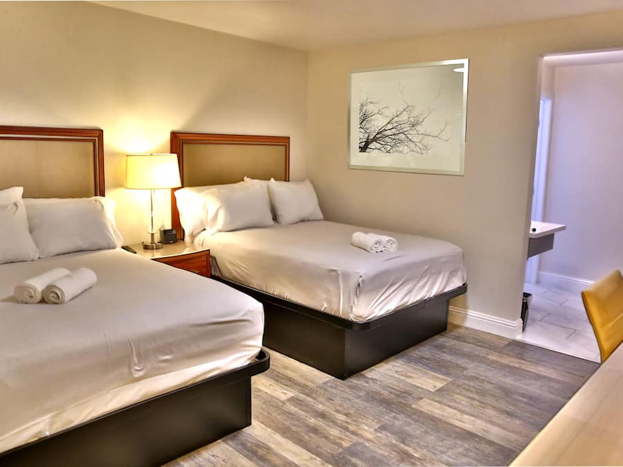 Secretária, secretária adequada para computadores portáteis