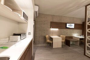 Suite, 1 cama king-size, não fumadores | Roupa de alta qualidade, camas de colchão Tempur-Pedic, cofre no quarto 