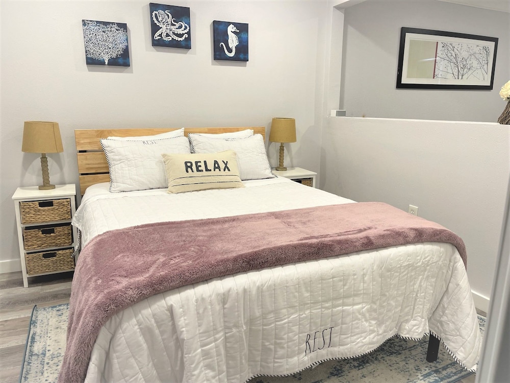 New Listing! Cozy Apartment By The Beach - Suite D - Indian Rocks Beach, FL