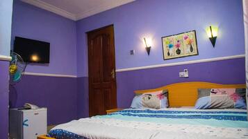 Quarto solteiro standard | 4 quartos, Wi-Fi de cortesia, roupa de cama