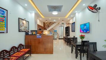 Pequeno-almoço preparado no momento diário (85000 VND por pessoa)