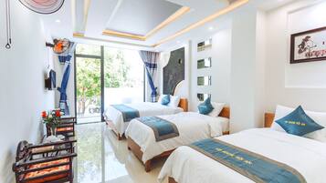 Quarto Familiar, varanda | Minibar, cofre no quarto, secretária, quartos insonorizados