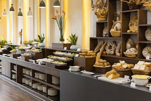 Pequeno-almoço tipo buffet diário mediante uma taxa