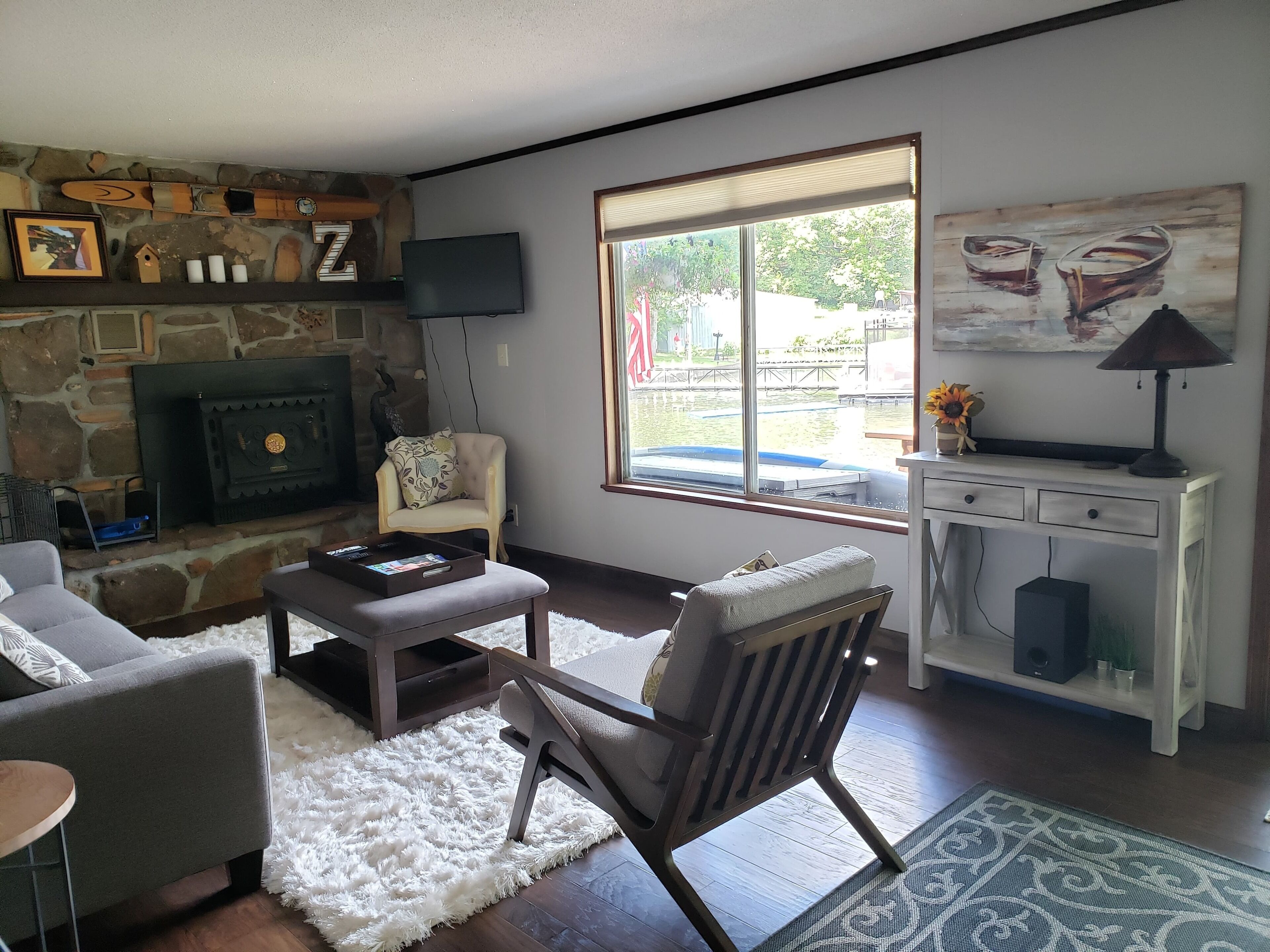 Waterfront Cottage!  Dogs Welcome!  Have Fun, Relax And Enjoy The Lake! Mm8 - Sunrise Beach, MO