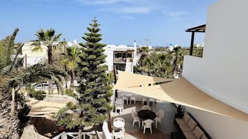 Casa Design, pátio, vista para a piscina | Terraço/pátio interior