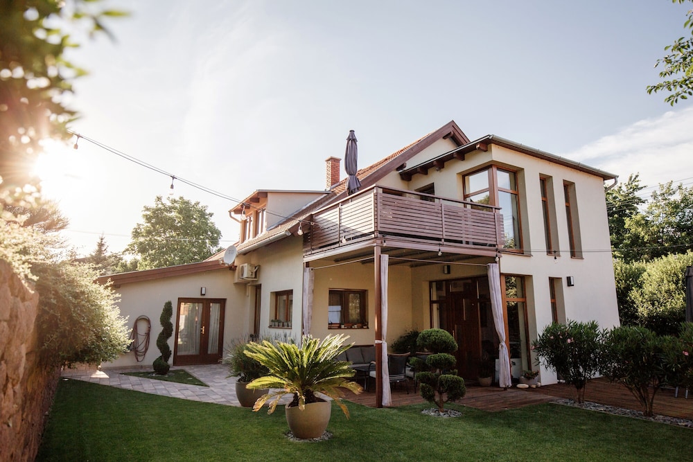 Csendeskert Apartments - Balatonalmádi