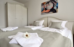 Quarto Clássico, 2 camas individuais, vista para o rio | Cofre no quarto, cortinas/cortinados opacos, quartos insonorizados 